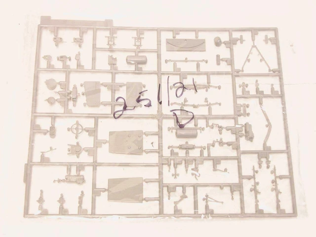 1:35 DRAGON SDKFZ 251/21 Ausf D Drilling Version Kit 6217 Sprue Tree C ...