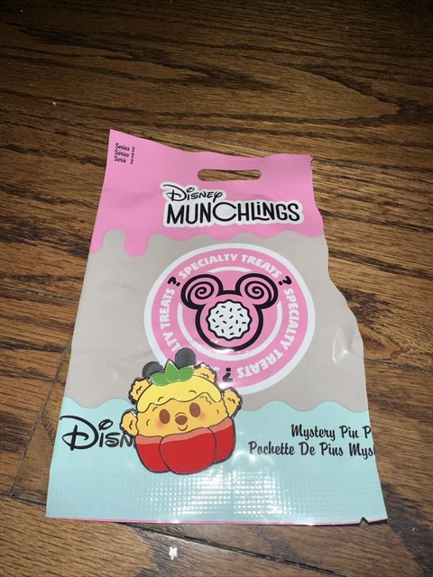 DISNEY MUNCHLINGS PIN Series 1 Winnie the Pooh Cinnamon Roll (C2) $8.00 ...