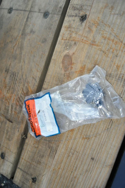 HONEYWELL MICRO SWITCH 2Tl256-2D Toggle Switch Locking Lever, Panel ...