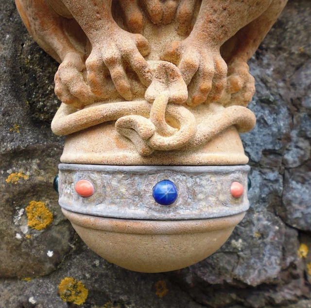 THE TUDOR GATE Amorous Dragons Farran Stone Gothic £155.00 - PicClick UK