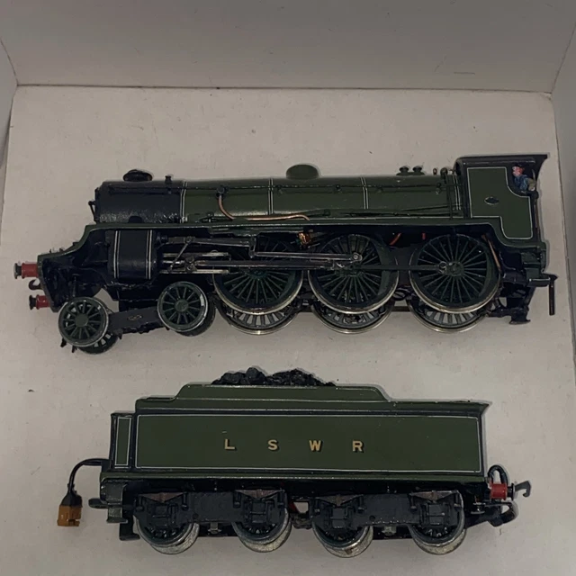 GREEN SIR GALAHAD MODEL LOCOMOTIVE + LSWR TENDER OO Gauge (Kit Built ...