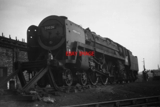 PHOTO BR Britannia Loco No 70026 Polar Star At Stockport In 1966 £1.85 ...