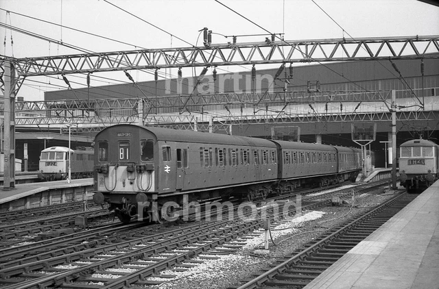 EUSTON STATION CLASS 501 EMU M75159 14.7.69 35mm Railway Negative RN439 ...