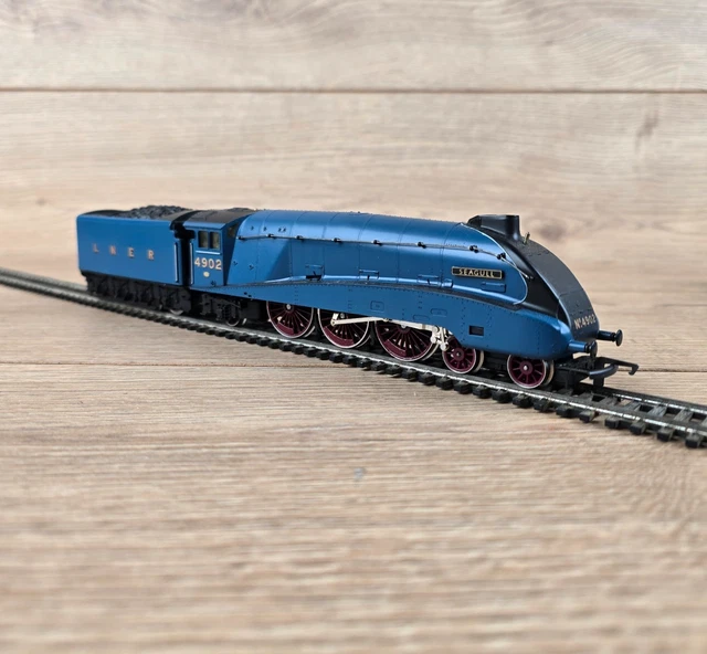 HORNBY R372 LNER Class A4 Seagull Steam Locomotive & Tender 4902 Blue ...
