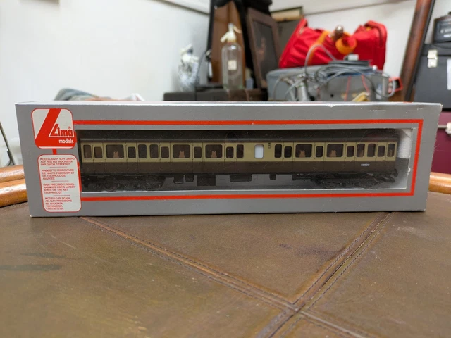 LIMA L204830 CLASS 117 DMU Centre Car 59520 Brown & Cream, OO, NIB £10. ...