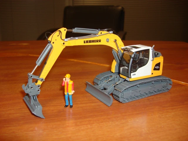LIEBHERR R920 COMPACT - Conrad - 1.50 - Pelle A Chenilles EUR 120,00 ... LIEBHERR R920 COMPACT - Conrad - 1.50 - Pelle A Chenilles EUR 120,00 ...