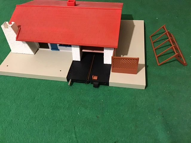 TRIANG MINIC MOTORWAYS Bungalow Incomplete Spares £19.96 - PicClick UK