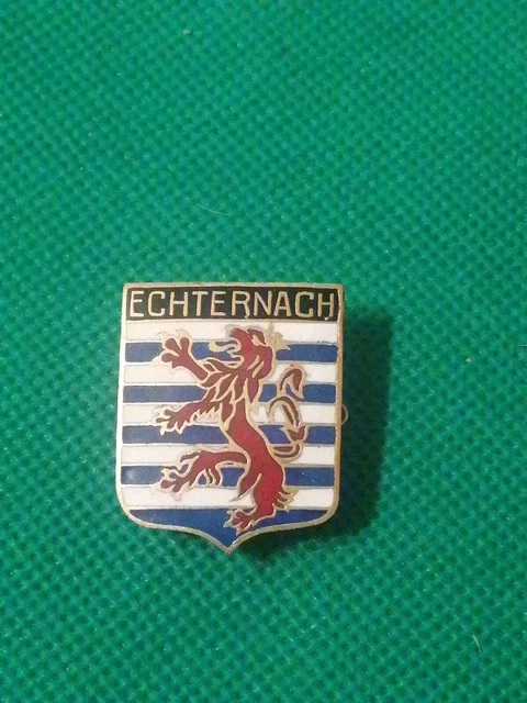 INSIGNE ÉCUSSON BLASON ancien laiton doré émaillé echternach EUR 8,99 - PicClick FR