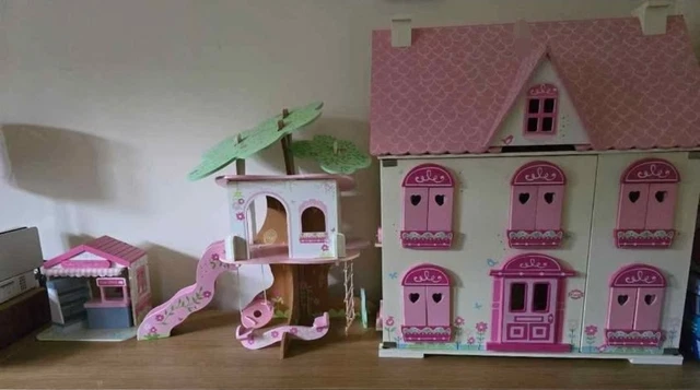 ROSEBUD DOLLS HOUSE, tree house, shop and accessories VGC £85.00 ...
