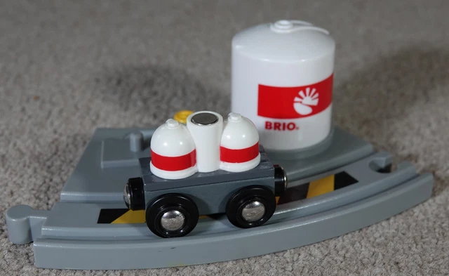 BRIO GAS DEPOT FILLING STATION TANK and TRUCK WAGON Thomas and Friends ...