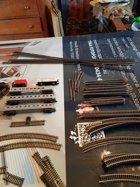 HO MODEL TRAIN track, rolling stock an bits and pieces. $64.00 ...