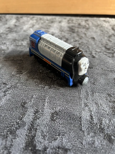 THOMAS THE TANK Engine Vinnie Take N Play Take Along Engine £5.00 ...