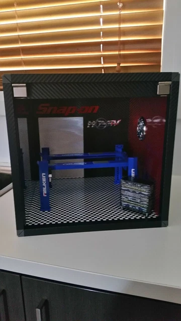 1/18 DISPLAY CASE diorama HSV Holden biante autoart classic v8 ...