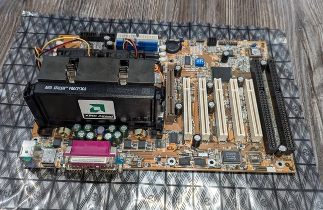 GIGABYTE GA-7IXE 1.1 Slot A AMD Motherboard, with Athlon K7 600MHz ...