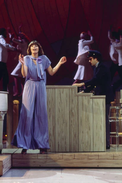 TONI TENNILLE DARYL Dragon in The Captain and Tennille Special Old ...