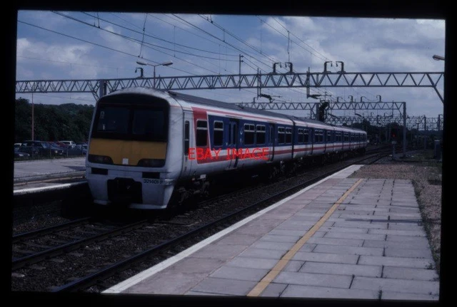ORIGINAL 35MM SLIDE CLASS 321 UNIT 321401P AT TRING STATION £4.00 ...