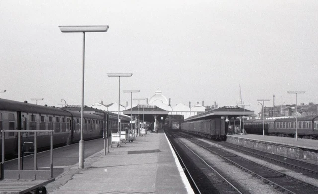 35MM RAILWAY NEGATIVE NORWICH THORPE STATION 1979 #7333 £1.99 - PicClick UK