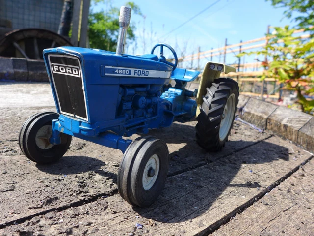 VINTAGE MODEL OF Ford 4600 Tractor Erti Collector Farm Display Toy £49. ...