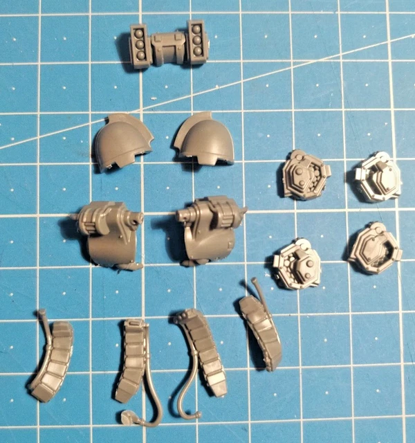 AGGRESSORS BITS BOLTSTORM Gauntlets & Fragstorm Grenade Launcher C ...