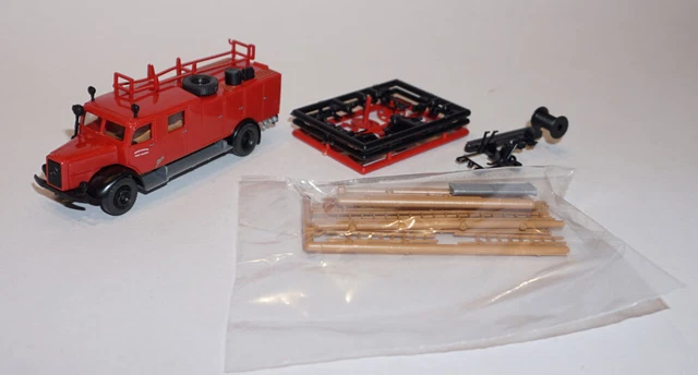 ROCO MERCEDES-BENZ LF25 Fourgon "Metz" Pompiers Stadt Slazburg HO 1/87 ...