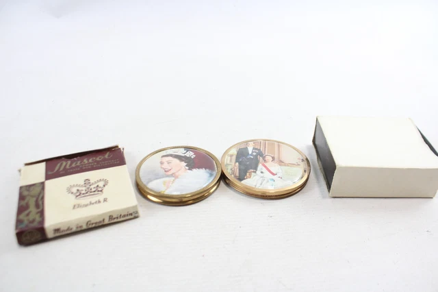 ROYAL COLLECTIBLES POWDER Compacts Vintage Inc Mascot Queen Elizabeth ...
