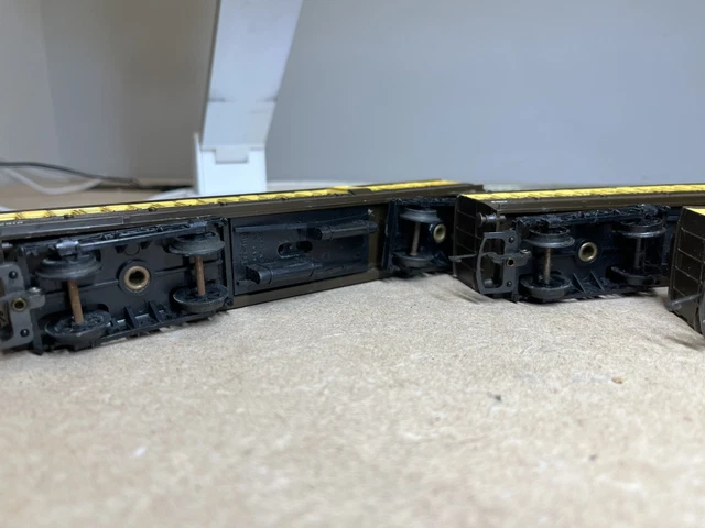 HORNBY RAKE OF R332 x2 / R333 Clerestory Coaches for OO Gauge £40.00 ...