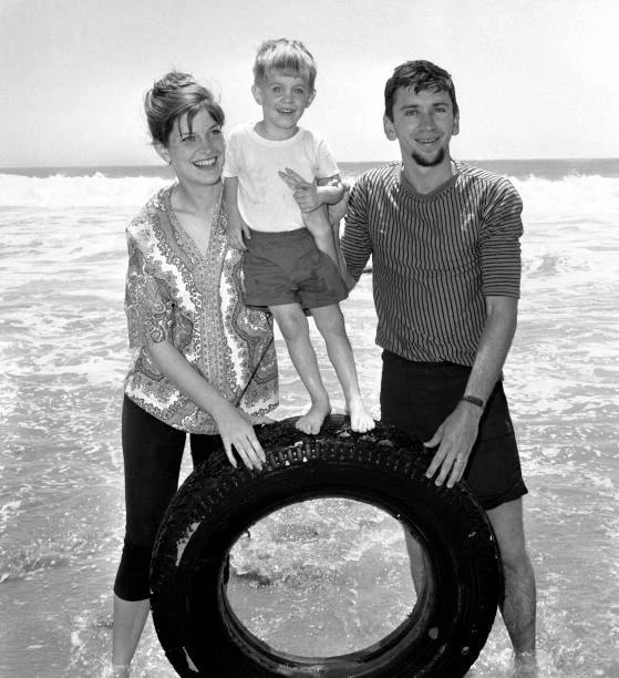 GILLIGANS ISLAND STAR Bob Denver With His Family 1960 1 Old Tv Photo $9 ...
