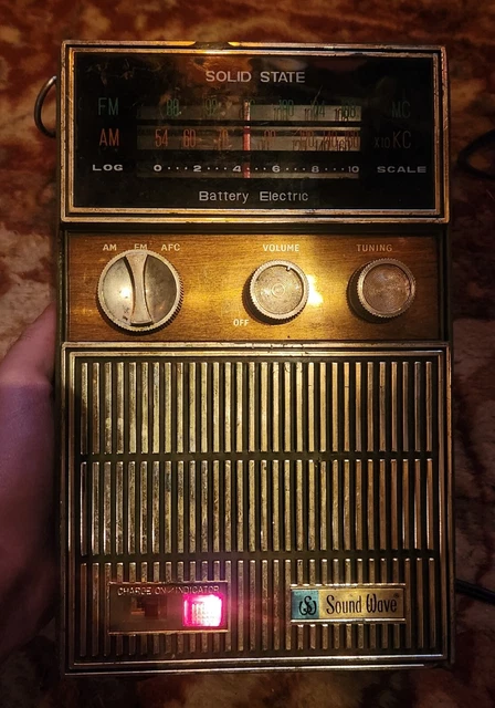 VINTAGE SOUND WAVE Solid State Radio (Powers On, Untested) $40.00 ...