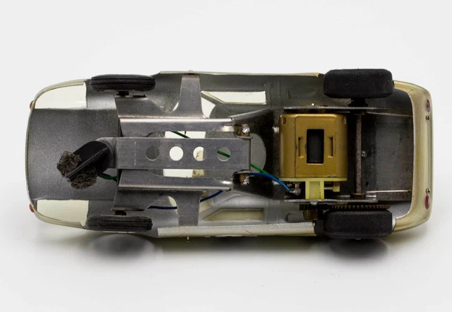 UNIQUE ENGINEERING SLOT car With Porsche 904 GTS Lexan Body scale 1:24 ...