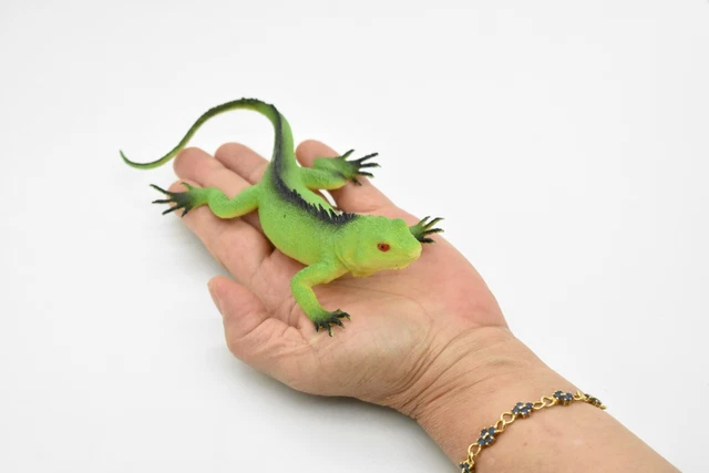 LIZARD, GREEN FOREST Lizard, Reptile, Very Realistic Rubber Hand ...