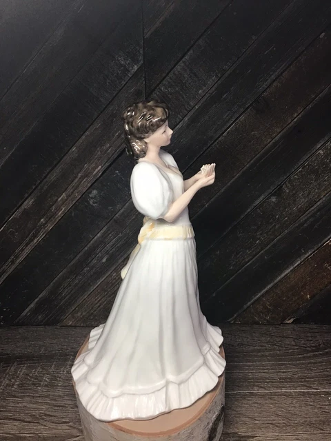 ROYAL DOULTON FIGURINE MARIA HN3381 1993 Modelled by Timothy Potts ...