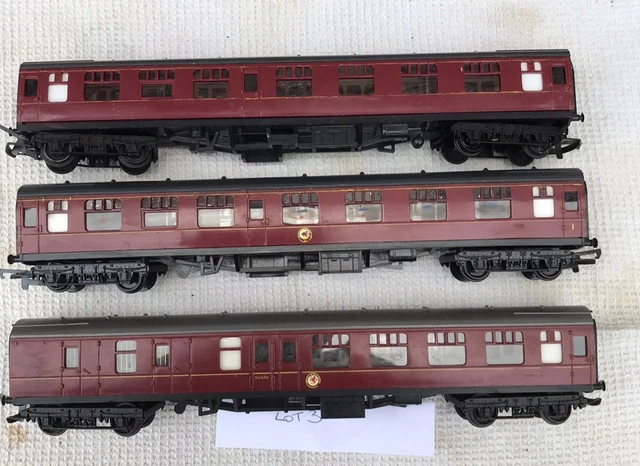 3 TRIANG BR Mk1 Maroon Coaches, 35024 brake & 2 un-numbered composite ...