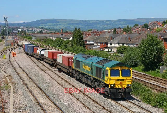PHOTO CLASS 66 No 66591 Freight Train Passing East Usk Southampton ...