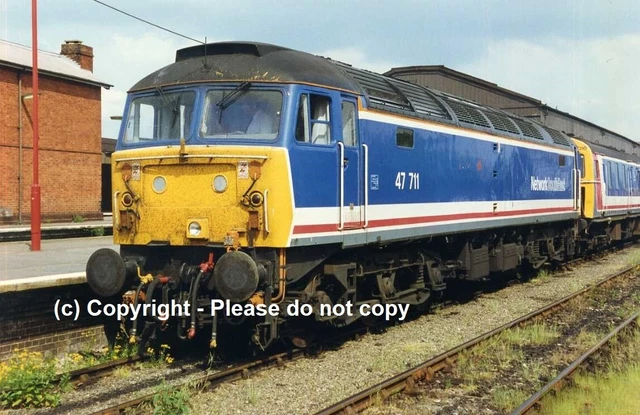 BRITISH RAILWAY DIESEL LOCOMOTIVE PHOTO NSE CLASS 47 No 47711 SALISBURY ...