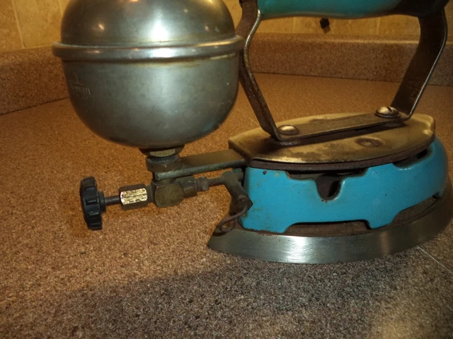 VINTAGE COLEMAN INSTANT-LITE model #4A Blue Enamel 1930s Gas Steam Iron ...