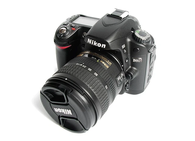 NIKON D80 10.2MP Digital SLR Camera with Nikkor 18-135mm Lens - 33k ...