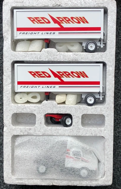 WINROSS DOUBLE ARTICULATED Trucks Red Arrow Freight Lines Vnm Boxed £34 ...