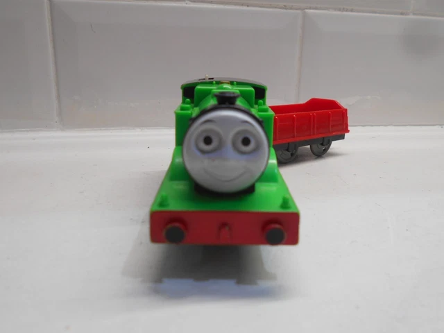OLIVER THOMAS THE tank engine tomy trackmaster battery train £49.99 ...