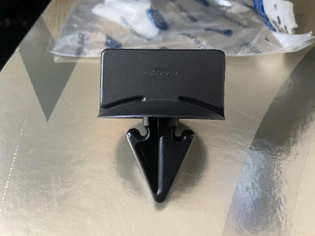 GENUINE FORD SIERRA Bumper Fitting Twist Clips Pair x2 Xr4i Cosworth ...