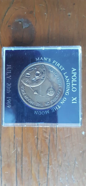 APOLLO 11 MOON Landing Commemorative Coin 1969 Neil Armstrong £25.00 ...