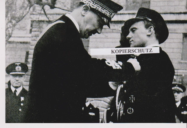 U-BOOT-KRIEG FOTO U 513 Kdt F. Guggenberger Verleihung Der ...