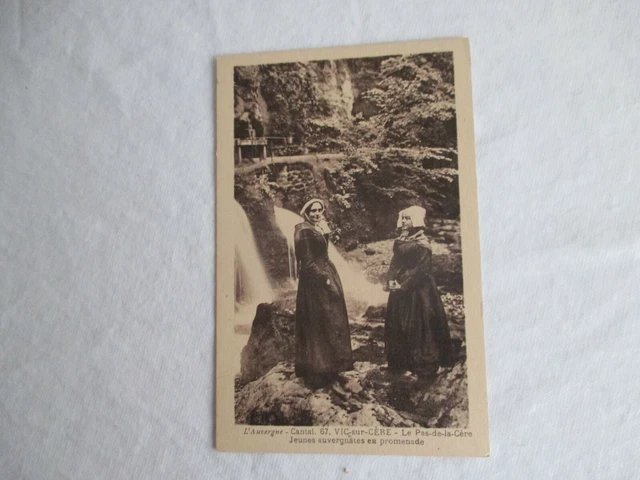 CPA SCÈNES ET types CARTE POSTALE +- 1910 VIC SUR CERE JEUNES ...