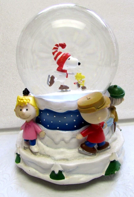 PEANUTS SNOOPY LINUS and Lucy Musical Motion Snow Globe Christmas ...