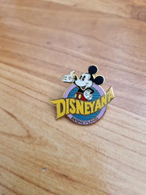 DISNEY VINTAGE DISNEYANA Mickey Mouse Character Disneyland Pin Badge ...