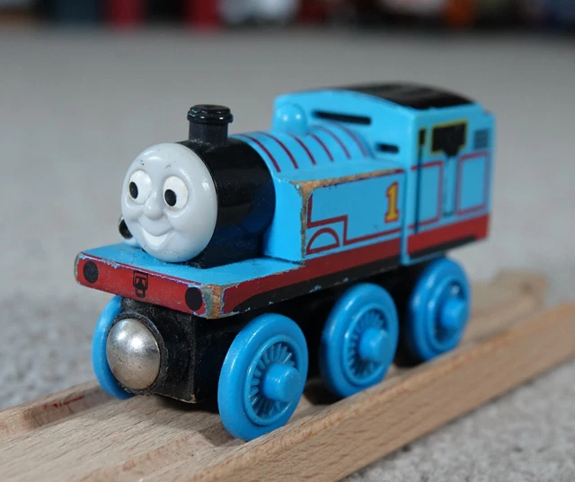 THOMAS THE TANK ENGINE Brio Thomas and Friends Wooden Railway Train Set ...