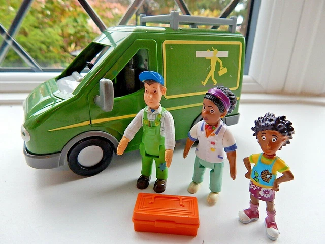 FIREMAN SAM - Mike, Helen & Mandy Flood Figures With Mikes Van And ...