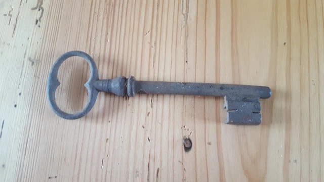 GRANDE CLE ANCIENNE porte manoir chateau clef fer EUR 20,00 - PicClick FR