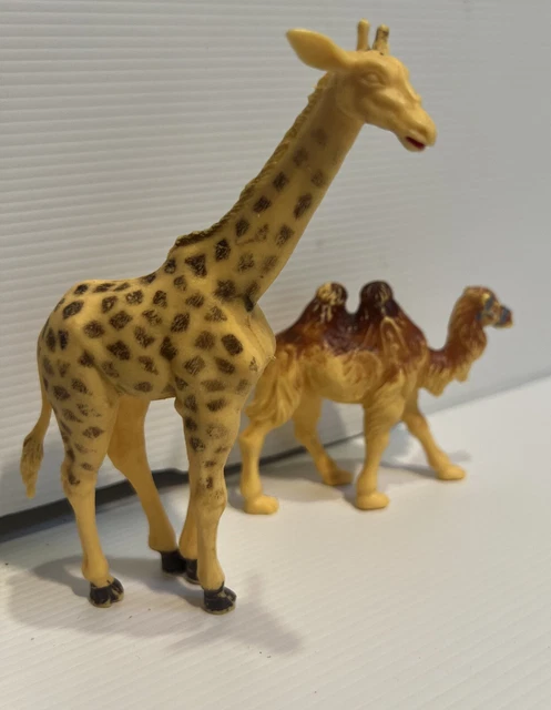BLUE BOX GIRAFFE & CAMEL Zoo PLASTIC TOY Figure Singapore Safari $15.40 ...