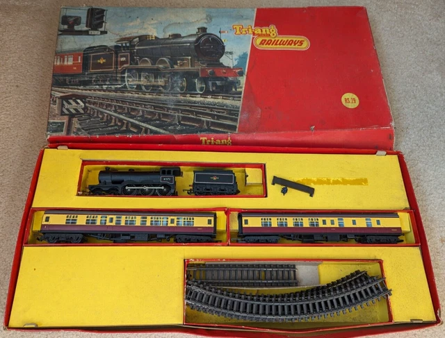 TRI-ANG RAILWAYS RS 29 Train Set, Class B12 Loco 4-6-0 BR 61572 & 2 ...