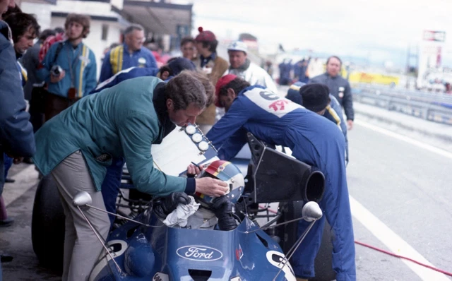 FRANCOIS CEVERT TEAM Tyrrell Pits Rare ORIGINAL COLOUR NEGATIVE. 2 EUR ...
